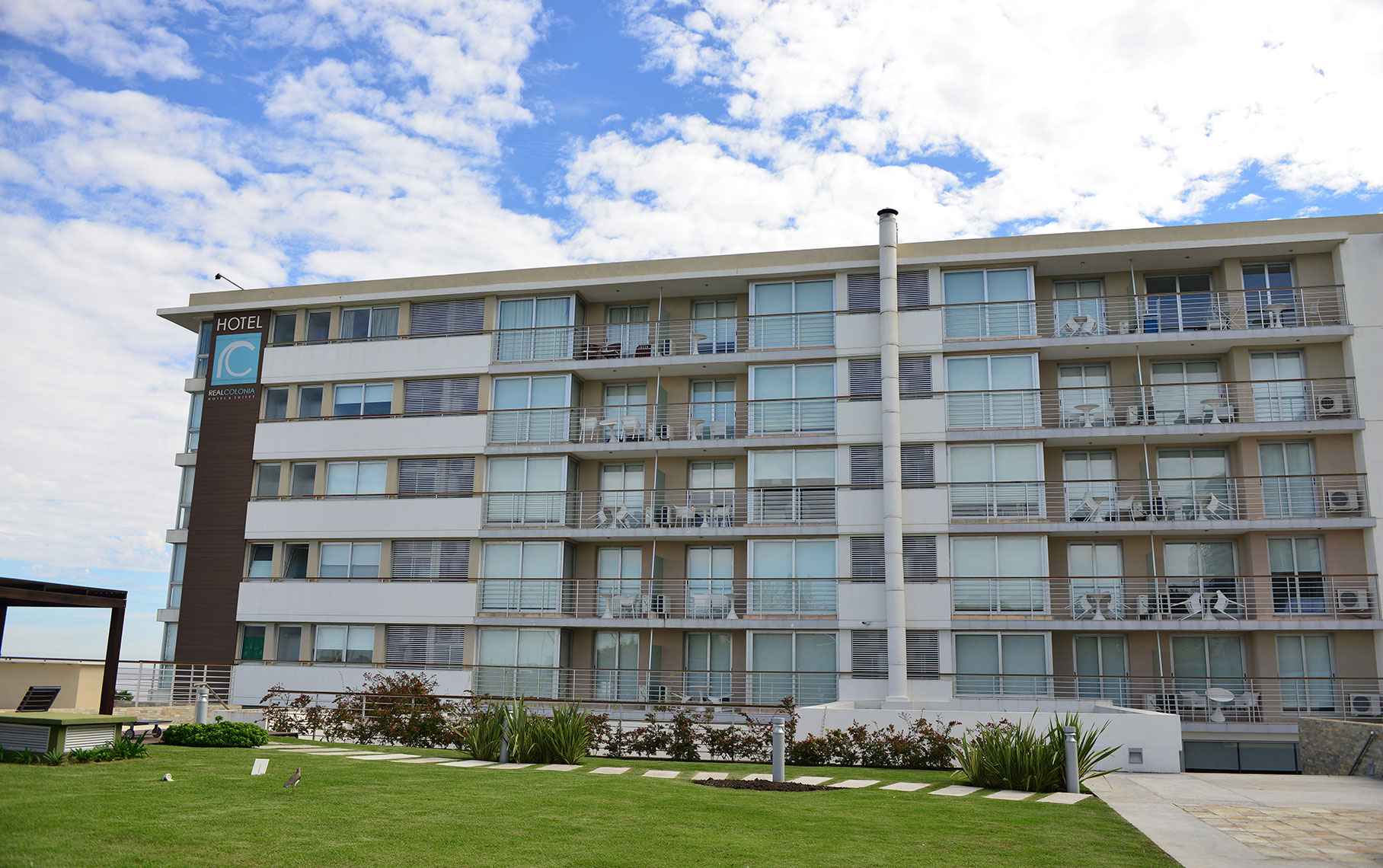 Real Colonia Hotel & Suites